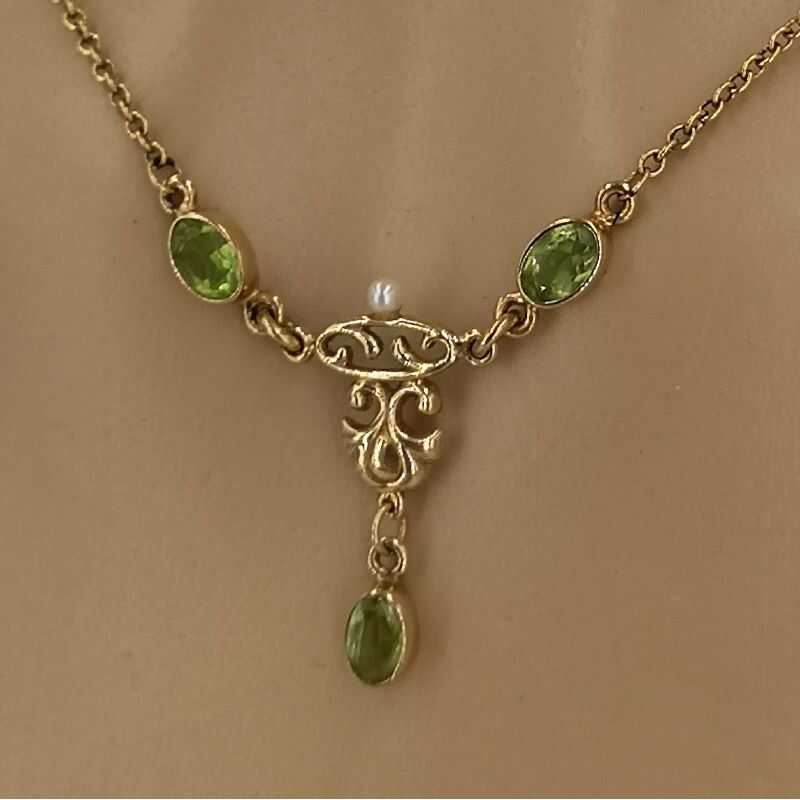 Antikes Collier mit Peridots in 333/- Rotgold, € 280,00